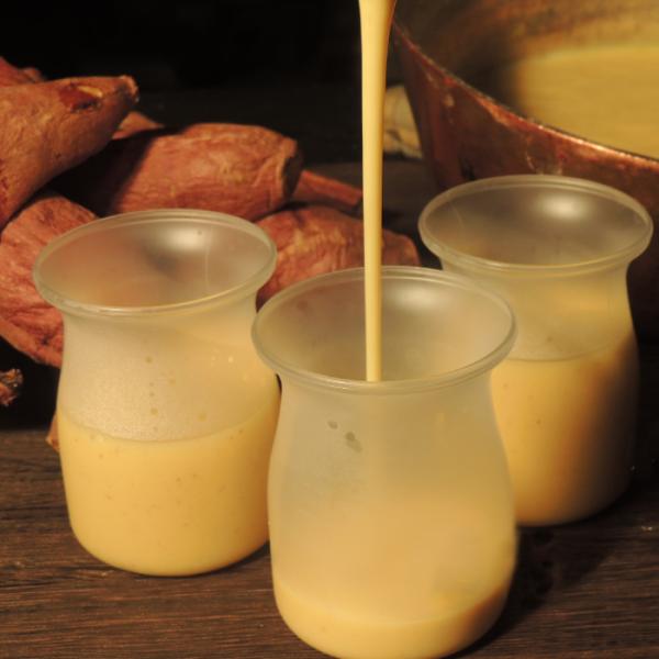 【香ばしい焼芋をとろ〜りと食べる】焦がし焼芋を新鮮な乳製品の中に溶かし込みました。美味しさのヒミツは焼芋の焙煎。コーヒー焙煎家と作った独自技法で焼芋の美味しさと香りを最大限に引き出しました。コンセプトは世界で一番柔らかい焼芋デザート。防腐剤...