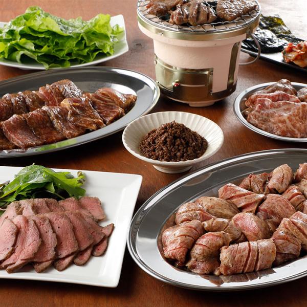 焼肉ヒロミヤの名物である厚切り牛タン、カルビ、ロース、ローストビーフタン、肉味噌の5種のお肉・惣菜が入った、これぞ焼肉ヒロミヤの満喫オードブルセットです。焼肉ヒロミヤのお肉の鮮度、味付けを存分に味わいたいという方、ちょっとこだわりのお肉をギ...