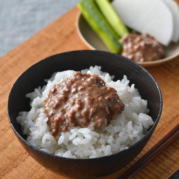 神戸牛100％使用のマヨディップは、神戸の老舗肉料理店が生んだヒット作。神戸牛のモモとバラを合わせた贅沢なそぼろは、神戸牛ならではの甘みと旨みがマヨネーズと絡み合い、まろやかで美味。芳醇なコク、たっぷりの肉感にバンザイ!