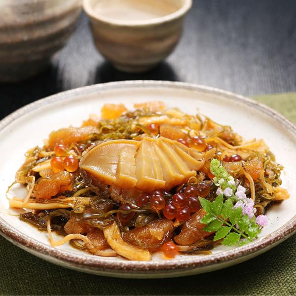 北海道産の蝦夷あわびは本州の黒アワビと比べると小ぶりですが、清らかな澄んだ海水で育ち、栄養分たっぷりの良質な昆布を食べる事から、食べたときの香りやアワビ本来の磯の旨味が凝縮しています。食感もコリコリでお酒のつまみやご飯のお供としても相性抜群...