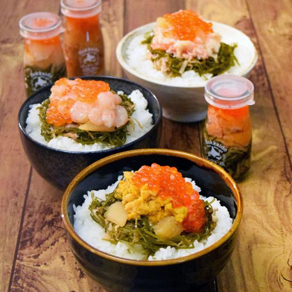 ベースは、甘さを抑えた数の子の松前漬け。そこに、根室沖で獲れたタラバガニ、糀で漬けた石狩産サクラマス、宗谷産ホタテ貝、北海道産のぼたん海老、ボイルうにをそれぞれ加えて6種の瓶に詰め込んだ豪華海鮮瓶セット。いずれもイクラ醤油漬けがたっぷり入り...