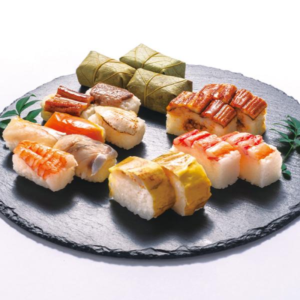 国産米の酢飯に、柿の葉で包んだ風味豊かな「柿の葉すし」は、鯖、鯛、紅鮭、海老、能登牛、のどぐろ、穴子の7種を一度に楽しめる贅沢な逸品。さらに、旨味たっぷりのベニズワイガニを使った「カニ棒寿し」、香ばしく仕上げた「炙りのどぐろ棒寿し」、ふっく...