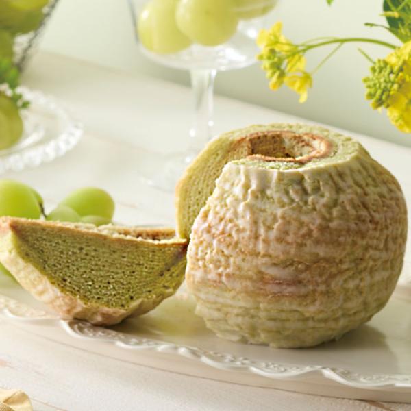 国産のシャインマスカットピューレを使用し贅沢な香りと甘さが特徴です。開封すると漂うシャインマスカットの芳醇な香り、一口食べるとシャインマスカットのみずみずしいフルーツの香りとバウムクーヘンの優しい甘さが絶妙にマッチしてやみつきになります。家...