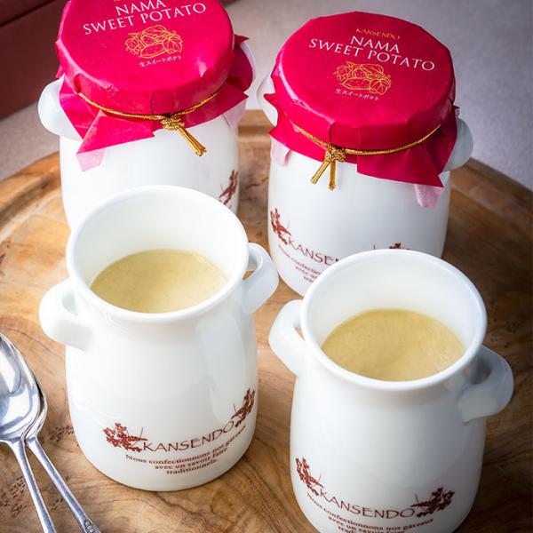 冷やしてスプーンで食すスイートポテトというのが新鮮。南九州産の良質なサツマイモを使い、丁寧な裏ごし作業と南蛮窯での蒸し焼きで、他にはないとろ〜りなめらかな舌触りを実現した。添加物に頼らず、芋本来の自然な甘みと風味がじんわり広がって、なんとも口福。