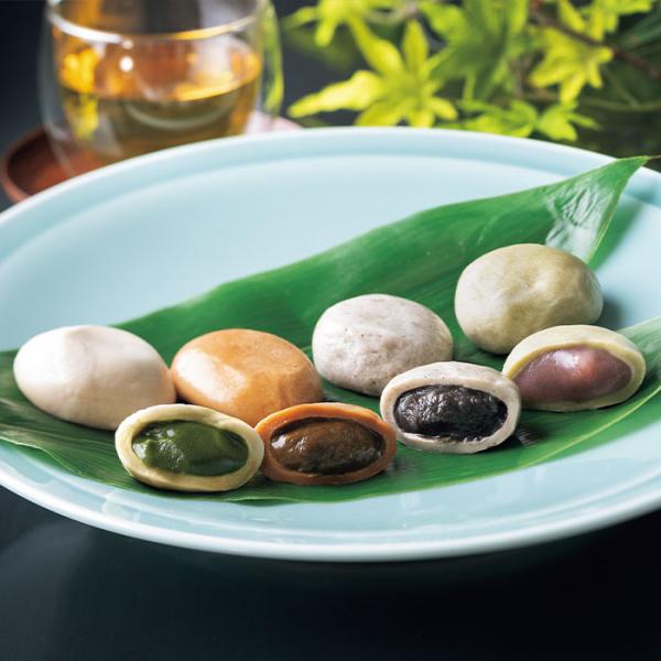 生麩であんを包み込んだ「麩まんじゅう」は、京都で古くから親しまれてきた伝統の和菓子です。もっちりとした生地と上品な甘さのあんが調和し、ひと口ごとにほっとするような安らぎをもたらします。麩まんじゅうは京都の伝統行事「祇園祭」で「ぎおんさん」と...