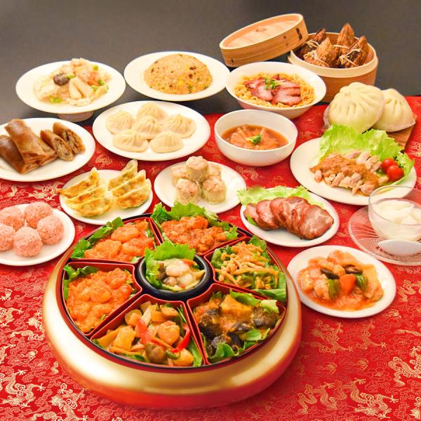 赤坂四川飯店監修による本格中華オードブル22種を一挙に詰め合わせたセット。麻婆豆腐やエビチリといった定番人気メニューに加え、小籠包、酢豚、青椒肉絲、棒々鶏、酸辣湯麺、焼豚炒飯、杏仁豆腐まで、全22種の豊富なラインナップを詰め合わせました。前...