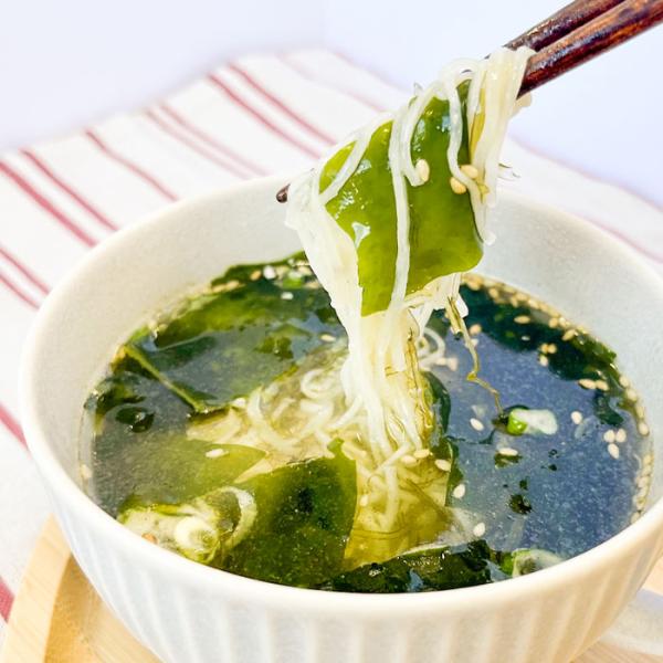 のどごしの良いにゅうめんと三陸わかめが中華風にコラボレーション！製造元のムラカミこだわりの三陸わかめと、そうめんを乾燥させた舌触りの良いにゅうめんが出会い、鶏がらスープであっさり中華風に仕上げました。海の香り広がるスープと、つるりとしたのど...