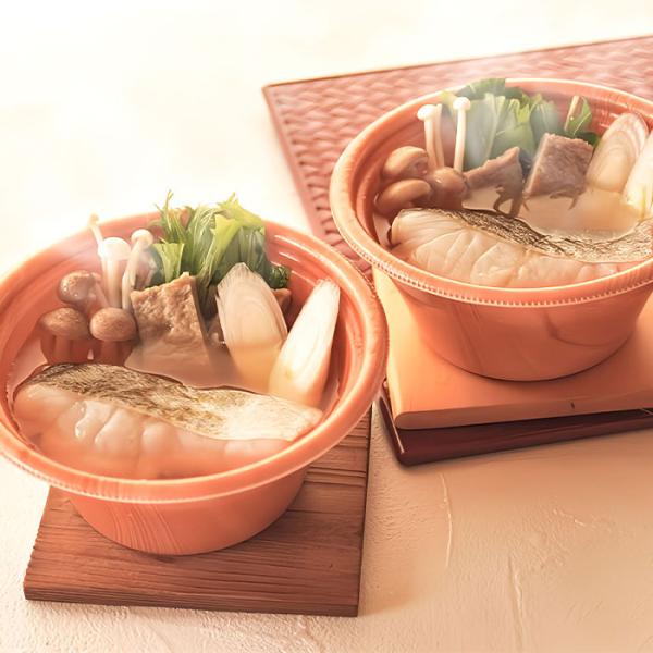 魚の目利きが吟味したふっくらタラを贅沢に使用。レンジするだけでお手軽に召上れる、野菜とうどんも入ったおひとりさま分の小鍋セット。自家製醤油麹と江戸期伝承の三年熟成仙台みそで仕立てた２種の鍋つゆが、素材の美味しさをより一層引き立てます。高たん...