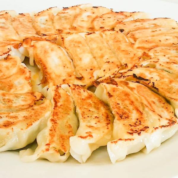 肉を使わない餃子として肉の代わりに大豆ミートを使用しました。大豆ミートを使用することで低カロリー、高たんぱく、低脂肪でかつ栄養豊富と言われております。市場で販売されている餃子の多くは肉と混ぜ合わせて使用している餃子が多いかと思います。弊社は...