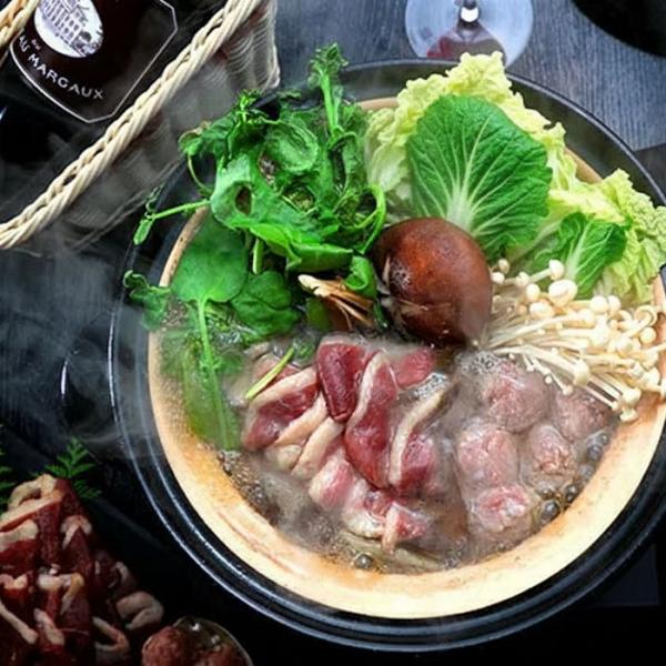 臭みがなく、噛むほどに旨みが広がる！「本鴨ロースと秘伝の黄金色スープ」が決め手！創業明治44年の老舗専門店がこだわり抜いた厳選本鴨ロースは、添加物不使用。飼育日数と餌に徹底的にこだわり、鴨が苦手な方にも安心していただける、臭みのない柔らかな...