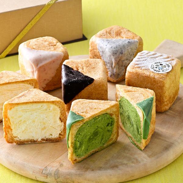 四角いシュー生地に詰めたのは、鳥取県の豊かな恵み。地元岸田牧場の牛乳を用いた「特製クリーム」、老舗・桶谷醤油の本醸造醤油が香る甘じょっぱい「みたらし」など6種。クリームたっぷりだけど、不思議と軽くもたれない。冷凍のままアイス感覚で食べても◎。