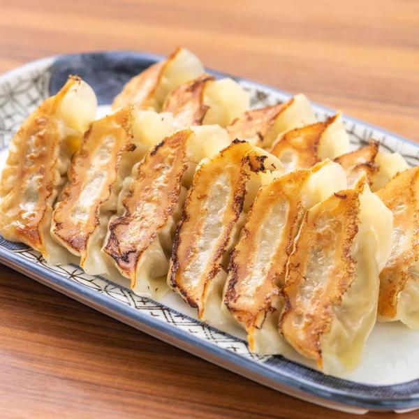 創業60年以上、信州長野県で愛され続けるご当地チェーン「テンホウ」の名物餃子をご自宅で。餡は【野菜8：肉2】のヘルシー配合で、シャキシャキ食感と豚肉の旨味が楽しめます。最大の特徴は、八角やシナモンなど6種のスパイスを独自配合した香り豊かな味...