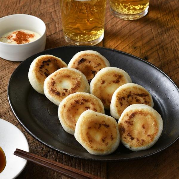 宇都宮餃子の中でも、コロンとした丸形で存在感を放つ焼餃子。もっちりした皮に、キャベツの甘みを抱いた小籠包顔負けのジューシーな肉汁がたっぷり！ 定番のタレもいいが、一味マヨを付けて食べるのが店のオススメ。ぜひお試しあれ。