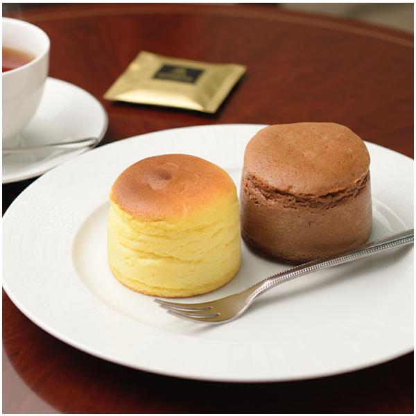 一口食べるごとにふわっと軽い食感の中に濃厚なチーズの風味が優しく広がる「大糸チーズ」。そして、ショコラとチーズの組み合わせで贅沢で味わい深いおいしさが魅力の「半熟ショコラ」。新潟スイーツ・ナカシマで人気のスフレを一緒に楽しめるセットです。