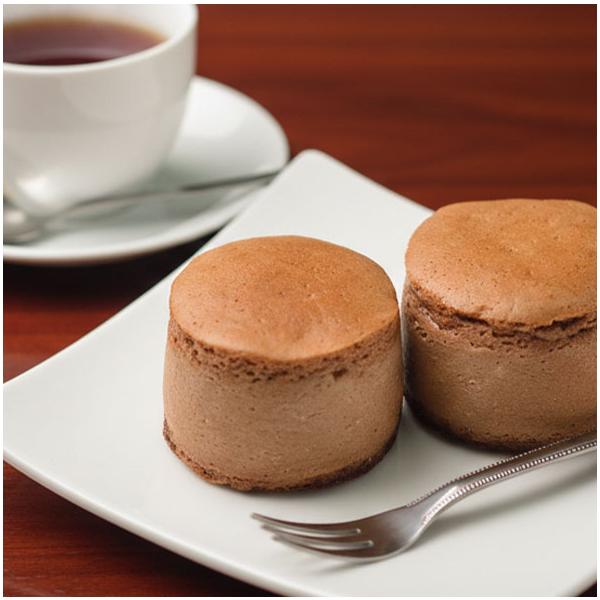 とてもやわらかで口に入った瞬間にふんわりと溶ける食感のショコラスフレチーズケーキです。ショコラの濃厚さとチーズのまろやかさが見事に調和し優しい味わいで、特別なひとときを彩るスペシャルなスイーツに仕上がりました。ぜひ、この美味しいマリアージュ...