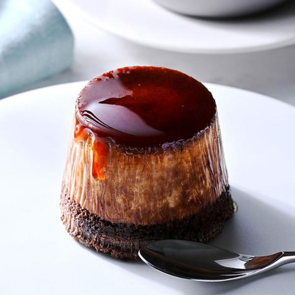 プヂンはブラジル生まれのスイーツです。ビターなコーヒーカラメルとほろ苦いココアスポンジでむっちりとしたプリンをはさみ込み日本人好みに焼き上げました。プリンのようで、プリンとは違う。ティラミスのようで、ティラミスとも違う、どこか懐かしくて新し...