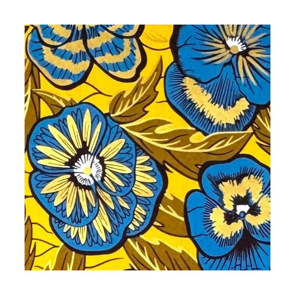 商品名：アフリカンプリント 布 生地 50cm単位 AP-13686　ブルーパンジー 金ラメ 金箔 カーキ葉 黄色地　アフリカ 布 ブロード カットクロス ハンドメイド パッチワーク エコバッグ 手芸材料 ダンス 舞台 衣装 通園通学にカテ...