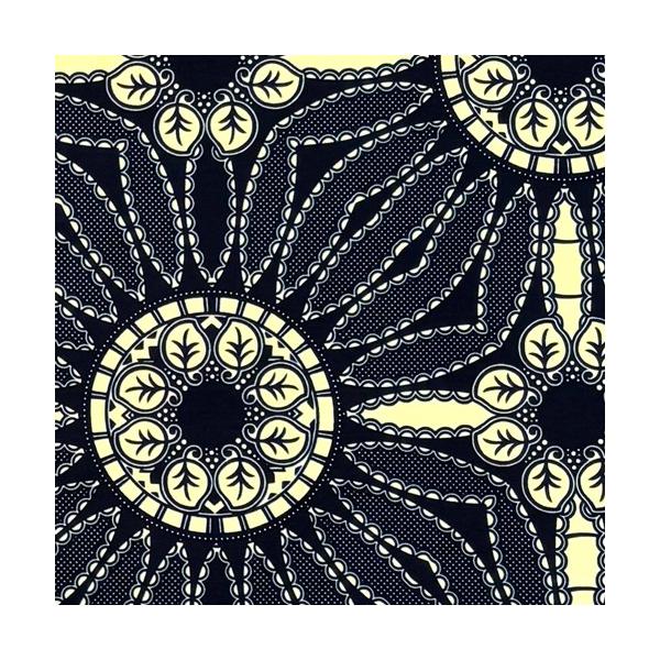 商品名：アフリカンプリント 布 生地 50cm単位 AP-13703　葉っぱで出来た大輪の花 濃紺 濃い藍色 クリーム色 　アフリカ 布 ブロード カットクロス ハンドメイド パッチワーク エコバッグ 手芸材料 ダンス 舞台 衣装 通園通学...