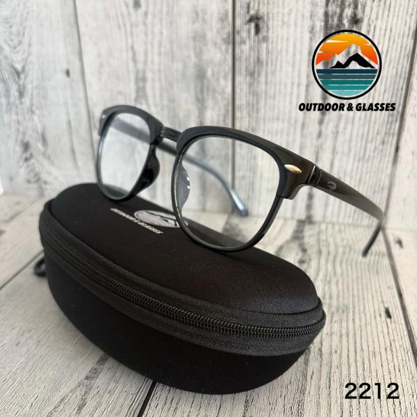 少し丸みを帯びたデザインで、親しみやすく、どんなアイテムやファッションとも合わせやすいのがブロー型フレーム。 リムの上下幅が広いことも特徴で、優しい印象に仕上げてくれるフレーム形状です。【フレームカラー】:ブラック【付属品】●専用ハードケー...