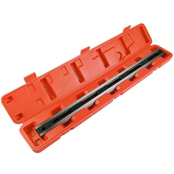 エンジンブロック、シリンダーヘッドの歪み測定や、平面の仕上がりなどの検査に使用します。特 徴・ヒズミの少ないI形タイプになっております。・持ちやすいように取手用長穴を設けてあります。■商品仕様・全長：600mm・幅　：16mm・高　：36m...