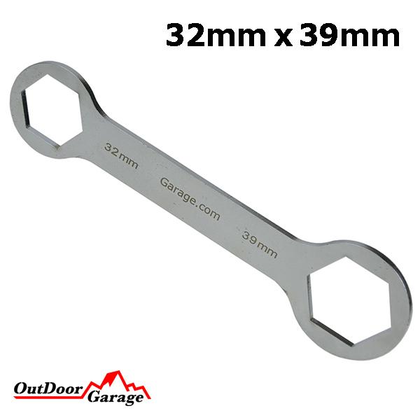 クラッチハウジング脱着用特殊工具。仕　様サイズ：32x39mm全　長：22mm参考適合車種：HONDA、SUZUKI、HI系※クラッチナットの締め付け、取り外しはY型ユニバーサルホルダーツールを同時に使用する必要がありす。