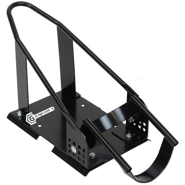 二輪車の前輪を挟み込む事で固定出来る専用スタンドで、サイドスタンドを使用せずホイールの固定のみで自立するタイプです。トランポ用非常に省スペース設計で狭い荷台を有効活用ができます。また、モーターサイクルショーなどの展示車輌で使用することもでき...