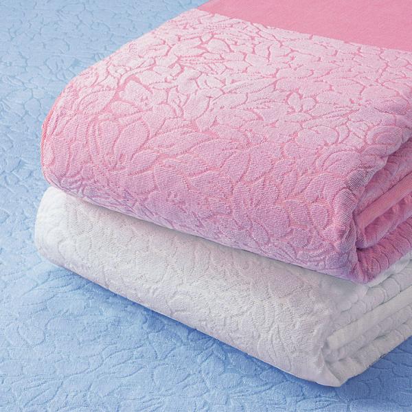 軽寝具部門で人気な商品、昔懐かしいジャカード織のタオルシーツでぐっすり睡眠。上質な綿を細かく織り上げた高級感のあるデザインです。柄の凹凸が肌に優しくいつもサラサラ。タオルの名産地として昔から有名な愛媛県今治。伝統が培った技を今に伝える、丁寧...