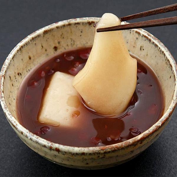 袋のまま電子レンジに入れるだけで簡単。国産あずきの旨味を十分に引き出した深い味わいと上品な甘さの「おしるこ」。化学調味料無添加で素材の味を活かして仕上げました。このまま簡単。レンジでチンするだけのおもち入りしるこ●内容量/170g×5袋●賞...