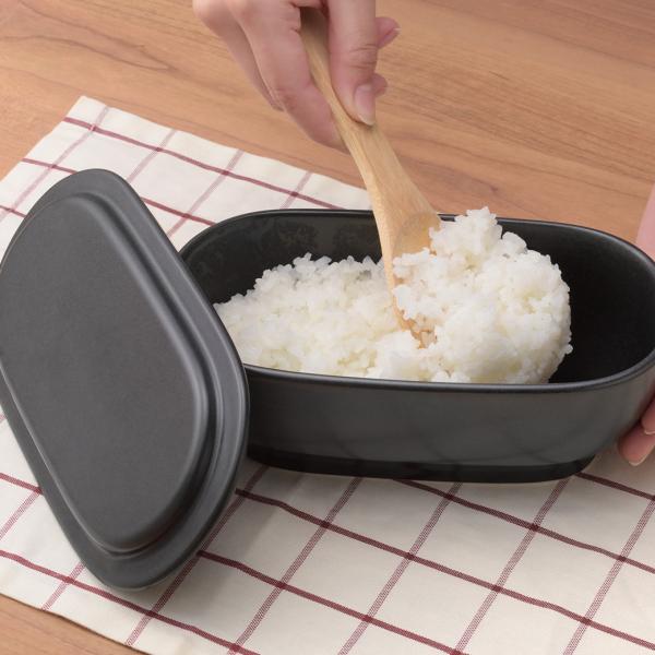 残りご飯を炊き立ての味に。1.5合用スリム陶器おひつ「余ったご飯を美味しく保存したい」という願いを叶える、電子レンジ専用の陶器製おひつ。冷蔵庫の隙間にスッキリ収まるスリムな形状で、保存から温め直しまでこれ一つで完結します。電子レンジで「ふっ...