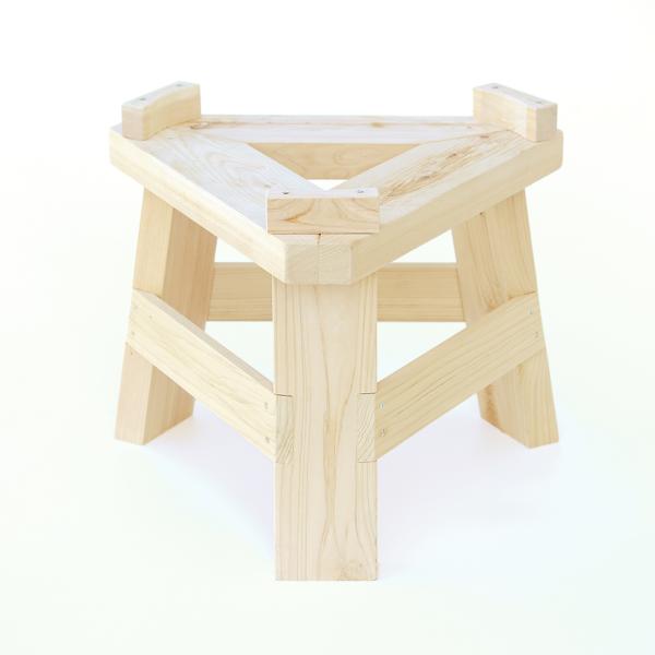 【こちらは1升用・8合用兼用の木台です】【商品の特徴】・国産ひのきで作り上げた、ナガノ産業の木製餅つきセット専用の木台です。・ほどよい高さでもちつきをお楽しみいただけます。　（木臼＋木台で高さ約52cm）・台形と三角形のフォルムが特徴の、デ...