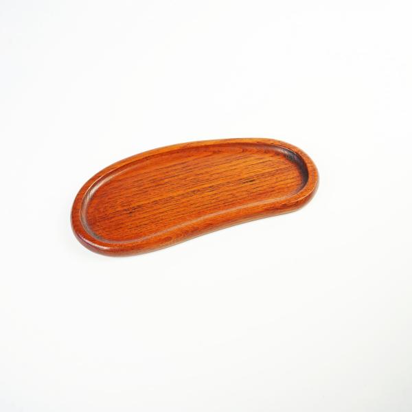 ◆在庫処分につき本格漆器をアウトレット価格で!◆【サイズ・仕様】・サイズ：（約）25cm×12.5cm×2cm・重さ：約100-130g前後・材質：なつめ（天然木）・仕上げ：漆塗り・入数：1点・中国製【商品の特徴】・職人が一点一点仕上げた漆...