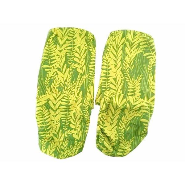 フィンランド在住の人気テキスタイルデザイナー、テイヤ・プラネン氏が手掛けたブランド「Roselle+(R)(ロセルプラス)」の生地を使用したチェアカバー (2枚組) です。 水着みたいに柔らかな素材感の伸縮する生地で、椅子の形にぴったりフィ...