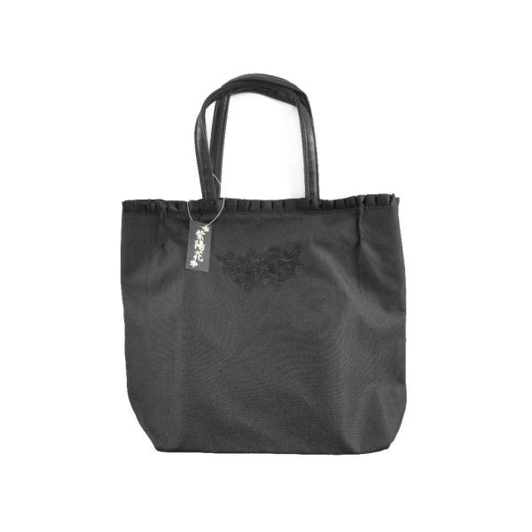 口元に華やかなフリルと本体の花の刺繍が上品な雰囲気を演出する巾着式サブバッグタイプの紫陽花ブランドのフォーマルバッグです。軽量で手荷物やスリッパなどをスマートに収納できるため、実用性にも優れています。喪の席だけでなく、入園式や入学式、参観日...