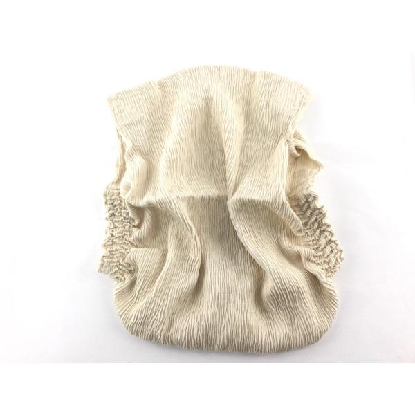 アイボリーカラーが上品な、一人掛け用のシャーリング椅子カバーです。撥水加工が施されており、水や汚れをはじきやすい仕様で、日常使いに最適。汚れや傷から椅子を保護しながら、インテリアに明るさと清潔感をプラスします。取り付けが簡単で、お手入れも楽...