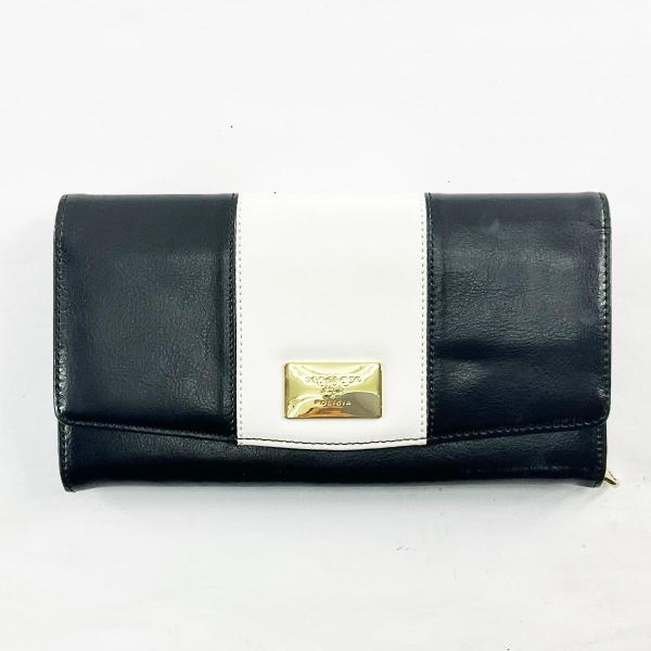 しっとりとした光沢感が上品な印象のプレートウォレットPOLICIA 。［仕様］開閉方法/ボタン式内側/カード入れ×12 ファスナー式小銭入れ×1 札入れ兼フリーポケット×3 オープン式ポケット×2外側/オープン式ポケット×1色：ブラック×ホ...