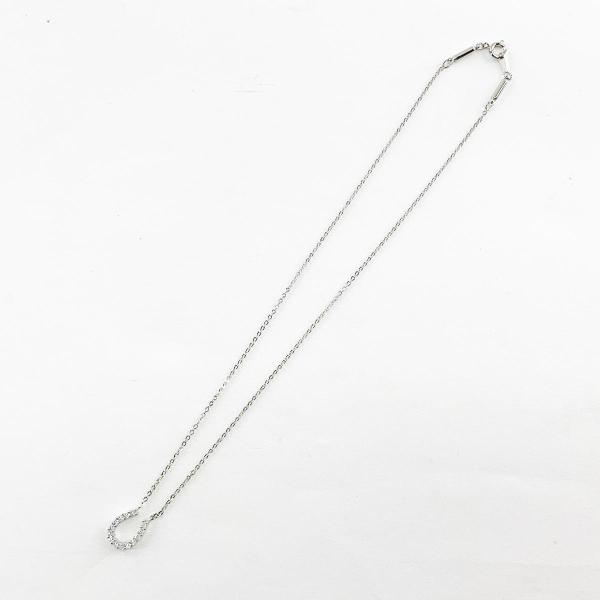 キュービックジルコニアの華やかな輝きが、首元を上品に演出します。150ミリテスラの磁力でコリを和らげる機能性と、身に着けるだけで美しさを引き立てるデザイン性を兼ね備えた磁気ネックレスです。留金具：引き輪式医療機器認証番号：225AGBZX0...