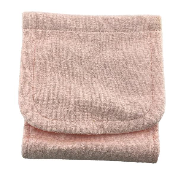 やわらかなパイル素材を使用したペーパーホルダーカバーで、トイレ空間を優しい雰囲気に整えるアイテムです。 シンプルで取り入れやすいデザインのため、さまざまなトイレインテリアに自然になじみます。 面ファスナー仕様で取り付けも簡単に行え、洗濯でき...