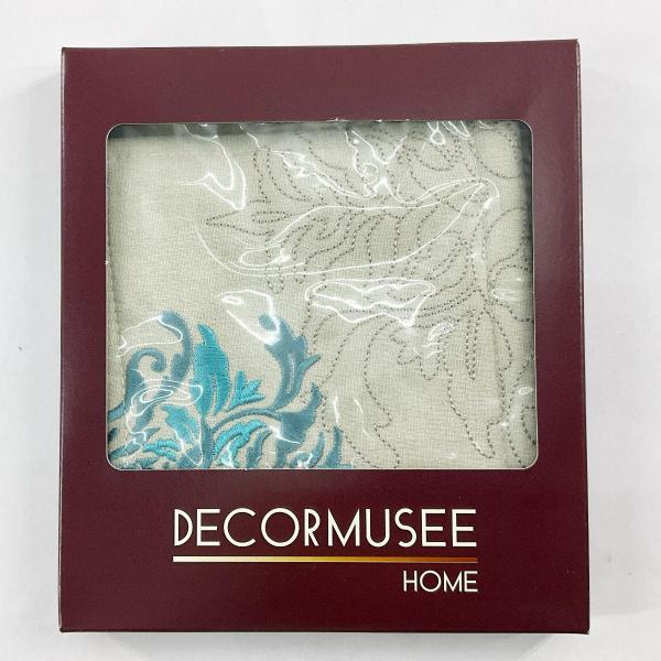 最新トレンドを取り入れたモダンテイストが魅力の「デコールミュゼ」シリーズのトイレ用ペーパーホルダーカバーです。 水辺に広がる木々や花々を立体感のある刺繍で表現し、上品なデザインに仕上げました。 ブルーとグレーを基調としたカラーリングが、空間...