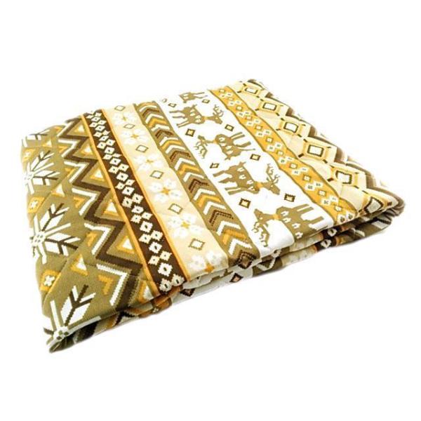 取り付け簡単タイプのソファーカバー。 北欧テイストあふれるノルディック柄のニット地は、セーターのようにふんわりあったか。 お手持ちのソファーに掛けるだけで、冬のくつろぎにピッタリの雰囲気にチェンジ。 冬の北欧を感じられるソファーカバー中がけ...