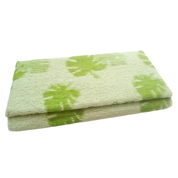 江戸間4.5畳サイズのモンステラ柄撥水カーペット。 フリーカット可 うっかりこぼしてもあわてない！水をはじく、はっ水加工を施したお手入れ簡単カーペット。 ラグとしても敷詰めカーペットとしても使用できます◎ 信頼の日本製 ※ホットカーペットカ...