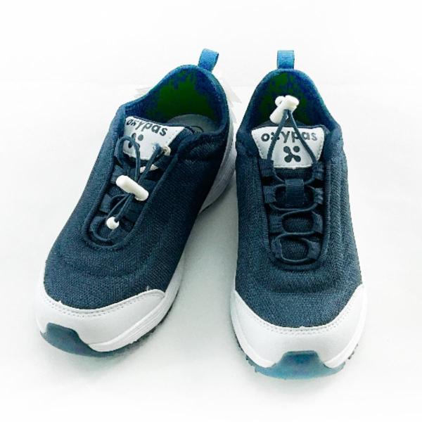 ゴム紐で快適にフィットするスニーカータイプのMAUD。足裏には取り外し可能な低反発クッションソールを搭載し、かかとは厚めの設計で衝撃をしっかり吸収します。裏地には吸汗速乾性に優れたクールマックス素材を使用し、ムレにくく爽やかな履き心地を実現...