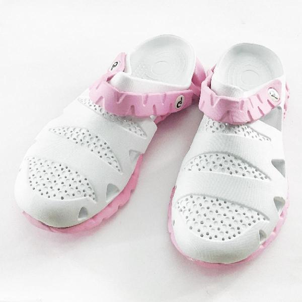 2WAYギザギザソールEVAサンダルは、軽量で柔らかなEVA素材を使用し、快適な履き心地を提供します。ギザギザソールがしっかりと地面を捉え、滑りにくく安心。かかとベルトを前後に動かすことでスリッポン風にもサンダル風にも履ける2WAY仕様です...