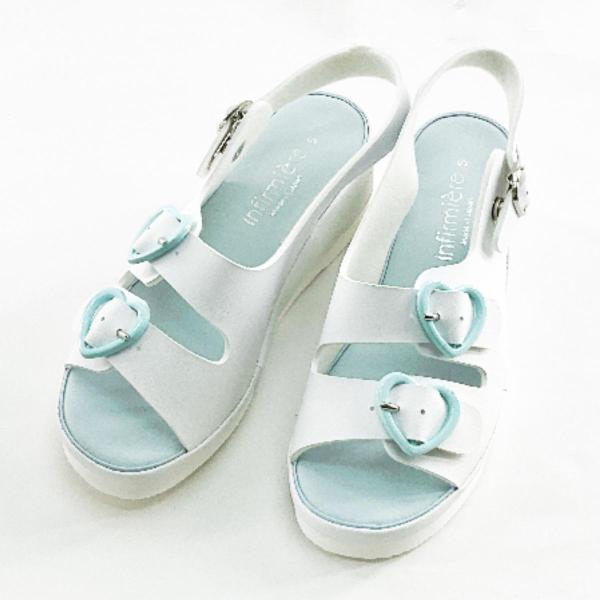 可愛いハート型バックルがポイントのレディースサンダルです。爽やかなホワイト×ブルーの配色で足元を明るく演出します。軽量設計で歩きやすく、長時間の使用でも快適な履き心地です。普段のお出かけから仕事用まで幅広く活躍するデザインです。色：ホワイト...