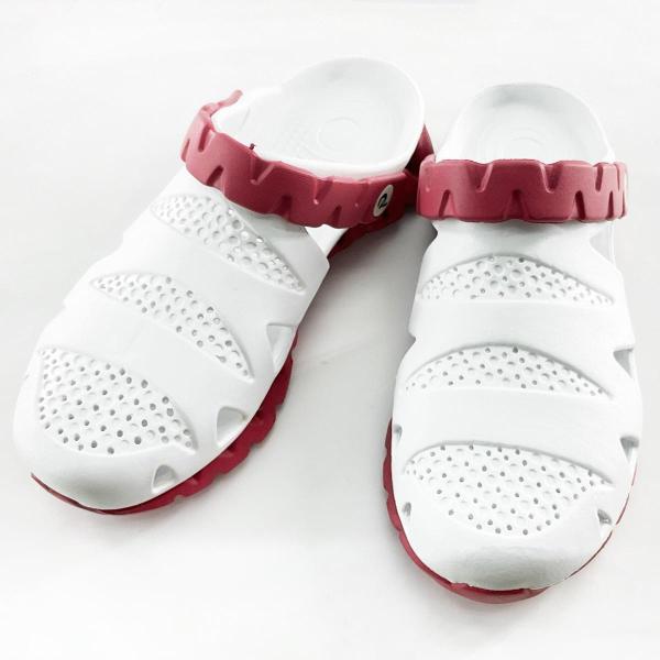 履いた瞬間から実感できる、ふんわりソフトな履き心地。水や汗にも強く、丸洗いOKでいつでも清潔！丈夫で柔らかいEVA素材を使用。ベルトを前に倒せばサッと履けるサボスタイルに。シーンに合わせて切り替え可能！ムレを軽減するサイドカット構造で空気が...