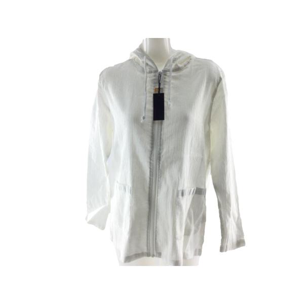 高機能なUV対策ジッパーパーカーです。美肌キープの大敵は紫外線だから今すぐ万全の対策を！サラリとした肌触りの楊柳素材楊柳の表情ある生地か大人っぽい印象のパーカーです。UVカット色：オフホワイト品質：綿65%、ポリエステル35%(楊柳)サイズ...