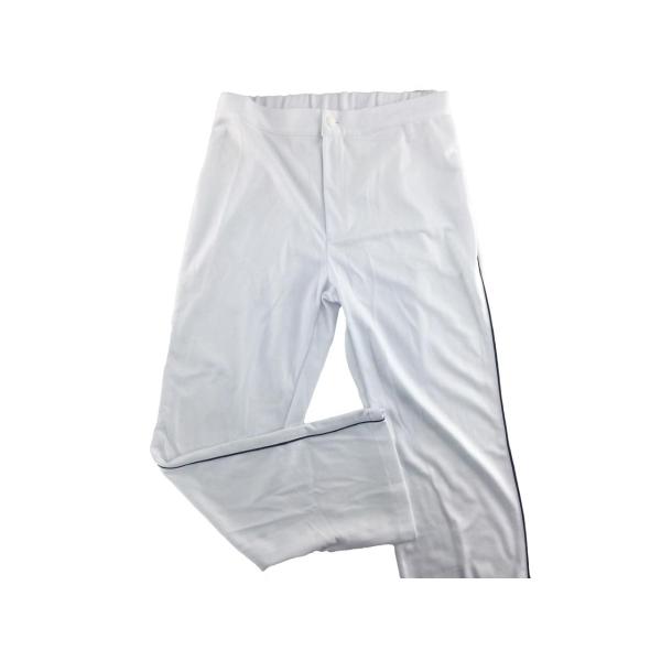 上品で清潔感あふれる印象を演出する高品質な素材。肌に心地よく滑らかにフィットし、しなやかなストレッチ性も兼ね備えています。また、清潔感を保つ機能も備えており、高級感のある仕上がりとなっています。スポーティな印象と動きやすさを兼ね備えたデザイ...