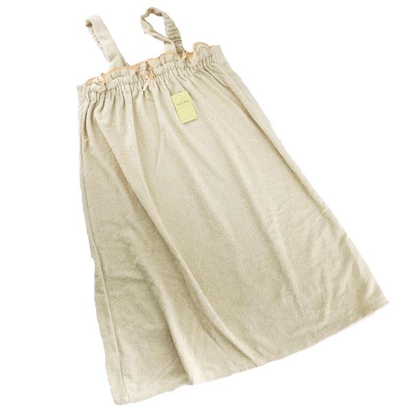 吸水性の高い綿パイルが濡れた体をやさしく包み、素早く水分を吸収してくれます。ふわふわの肌ざわりでリラックス感も抜群。肩紐付きでずり落ちにくく、スキンケアやヘアケアが快適に行えます。胸元のフリルとリボンが可愛いアクセントになり、気分もUP。ジ...