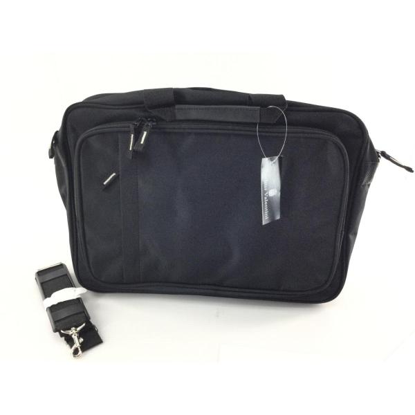 A4ファイル対応 キャリーに装着可能なアーサー バレンティーニのビジネスバッグです。A4サイズのファイルが収納可能で、軽量なスタンダードデザインです。手で持つことも、斜めにかけるショルダースタイルも可能な2WAYタイプ。正面の丸型ファスナー...