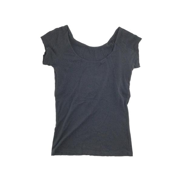 汗染みが気になる方におすすめの超特大汗取りパッド付きフレンチ袖インナーです。脇全体を広くカバーする設計でしっかり汗対策ができます。汗取りパッドは水分を通さず湿気を逃がす抗菌防臭機能付きの防水布を挟んだ三層構造でムレにくく快適。動きにフィット...