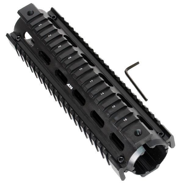 クワッドレイル 9.3inch　タクティカルハンドガードエアクラフト用アルミ製で、質感が良く手触りも非常に滑らかで、ひっかかりもありません。4つのピカティニーレイルにさまざまなアクセサリを装着可能にします。2ピース構造で取付が簡単です。M4...